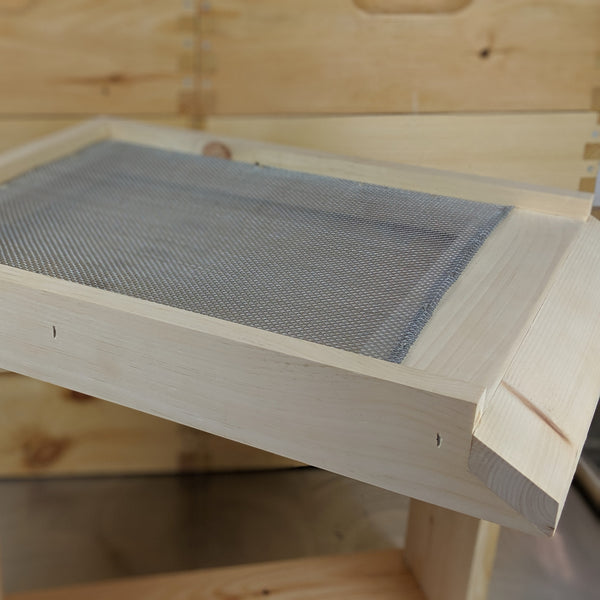 Screened Bottom Board – Worker and Hive Bee Supply